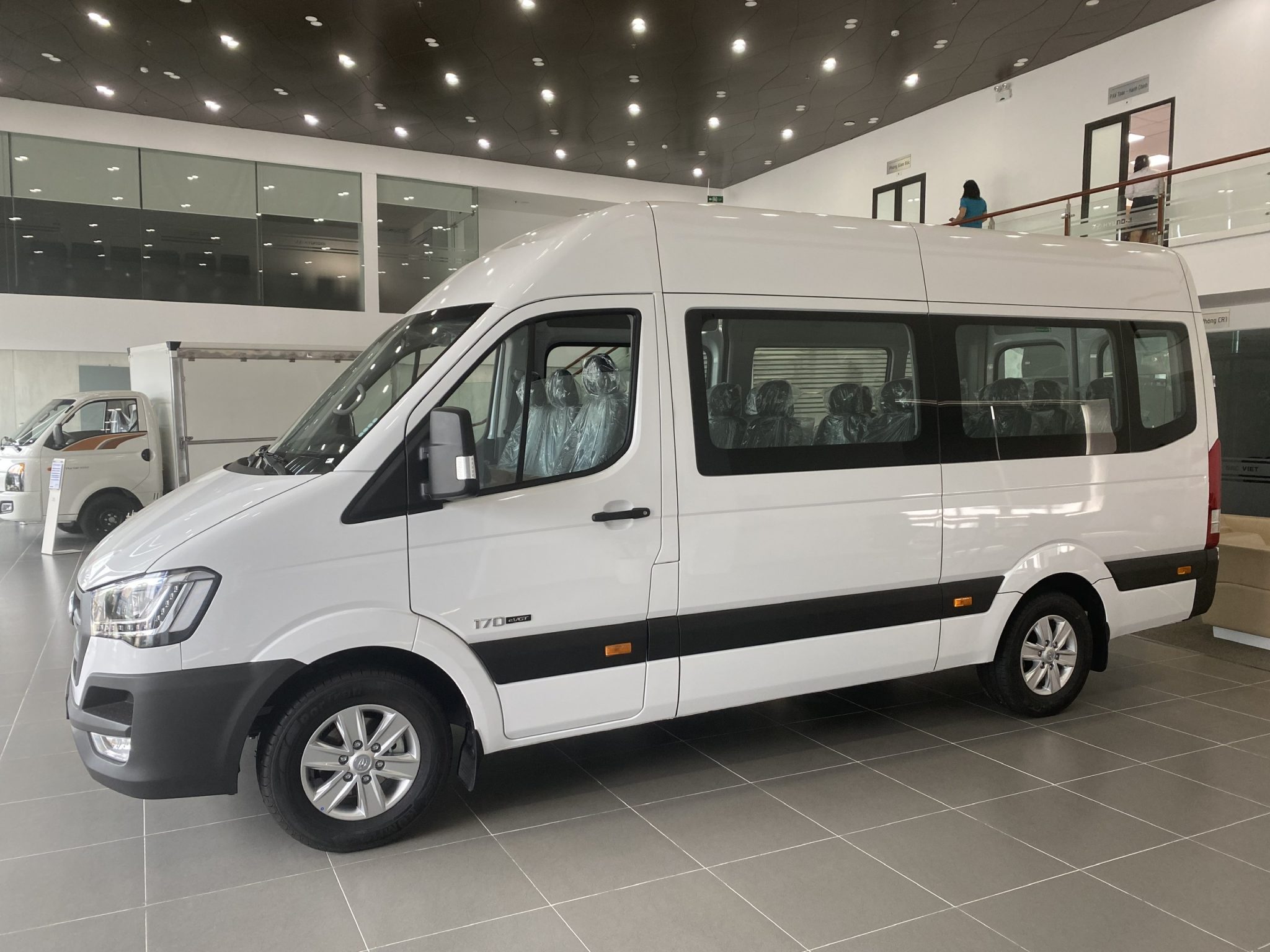 Hyundai Solati 16 chỗ - Bảng giá xe khách mới nhất