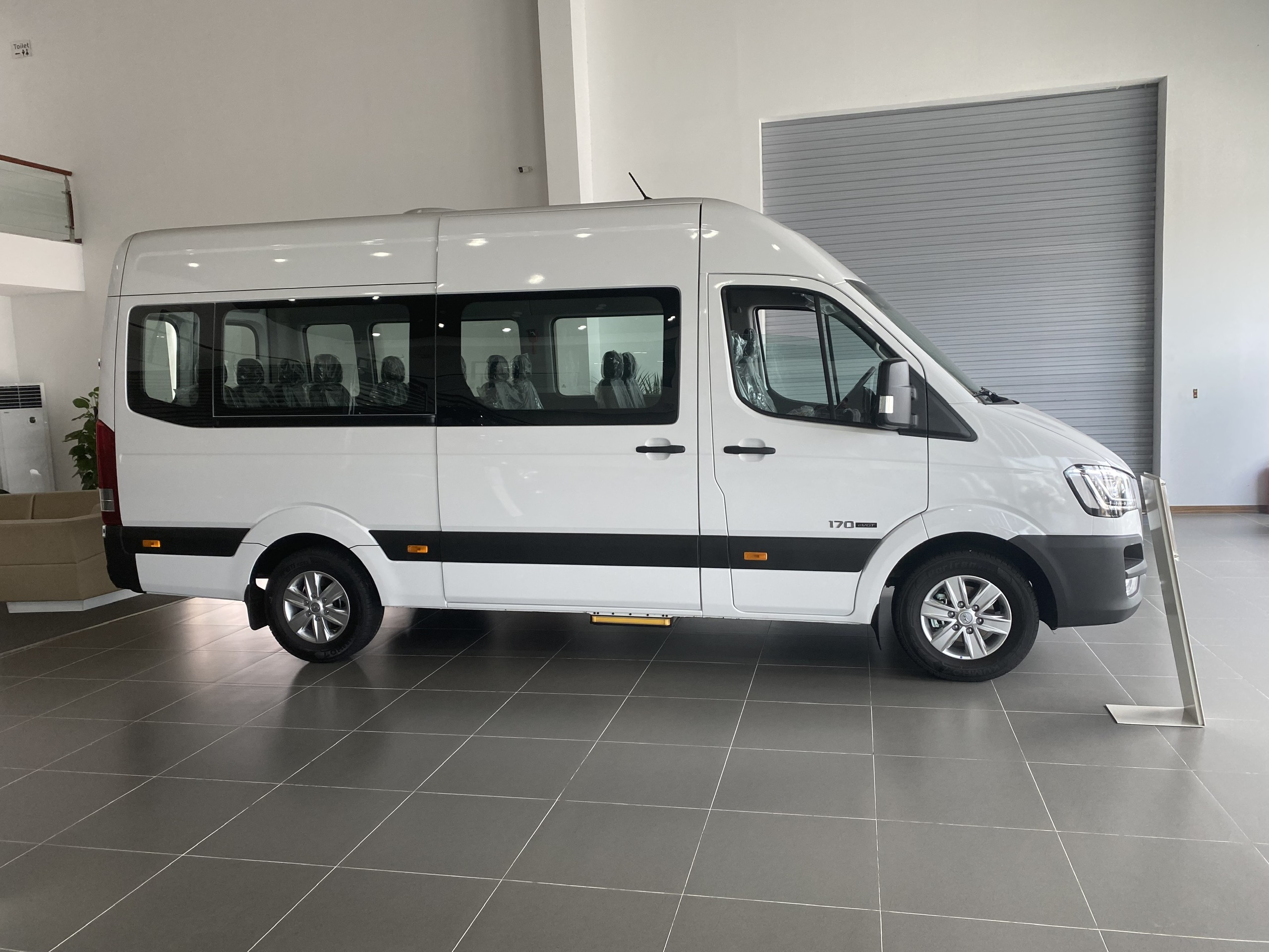 Hyundai Solati 16 chỗ - Bảng giá xe khách mới nhất